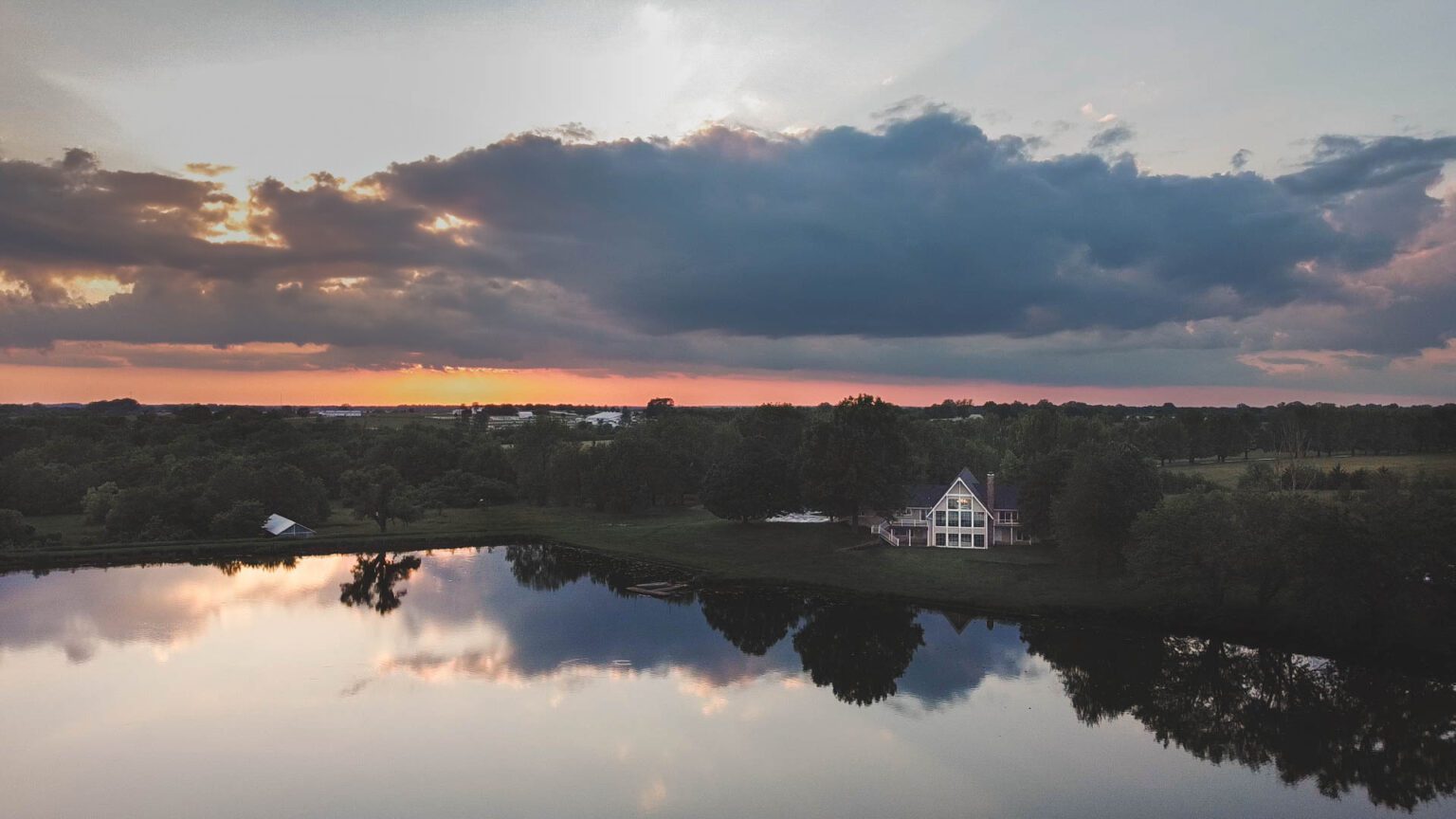 Kansas City, MO Wedding & Event Venue — Spring Lake Wedding Venue